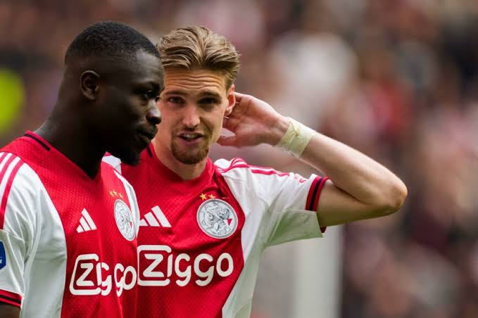 NU ZO: Nadat een bod van £70 miljoen op Kenneth Taylor door PSV ...